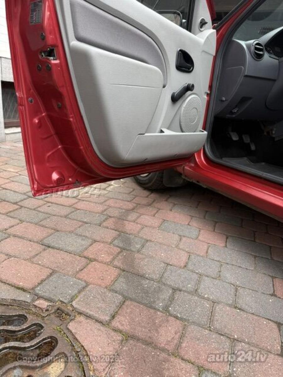 Sarkans Dacia Logan 2008 Tallina, ar dzinēja tilpumu 1.40 L un nobraukumu 28 tūkst. km par 2800 €, foto 9 vietnē AUTOMOTO.COM.LV
