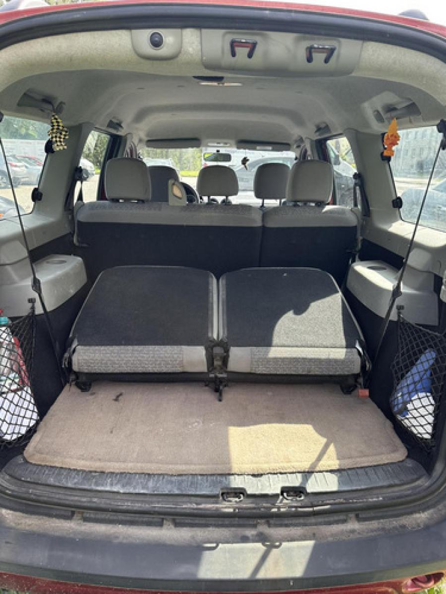 Sarkans Dacia Logan 2008 Narva, ar dzinēja tilpumu 1.60 L un nobraukumu 207 tūkst. km par 700 €, foto 4 vietnē AUTOMOTO.COM.LV
