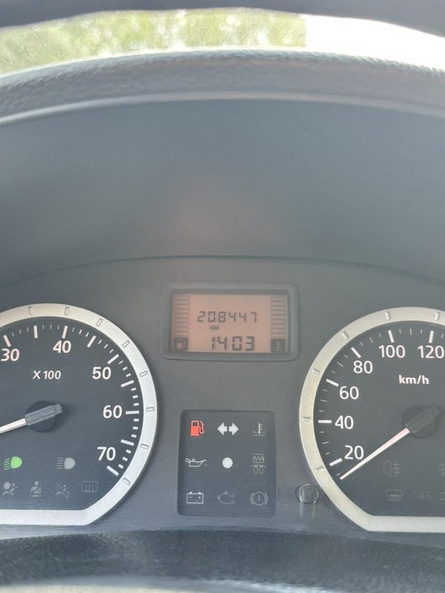 Sarkans Dacia Logan 2008 Narva, ar dzinēja tilpumu 1.60 L un nobraukumu 207 tūkst. km par 700 €, foto 14 vietnē AUTOMOTO.COM.LV