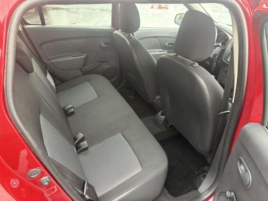 Red Dacia Logan 2017 in Radviliskis, with an engine capacity of 1.46 L and mileage of 209 thousand km for 5250 €, photo 11 on AUTOMOTO.COM.LV