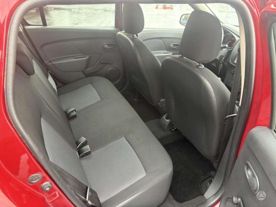 Red Dacia Logan 2017 in Radviliskis, with an engine capacity of 1.46 L and mileage of 209 thousand km for 4950 €, photo 11 on AUTOMOTO.COM.LV