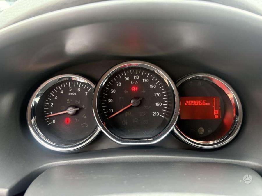 Red Dacia Logan 2017 in Radviliskis, with an engine capacity of 1.46 L and mileage of 209 thousand km for 4950 €, photo 14 on AUTOMOTO.COM.LV