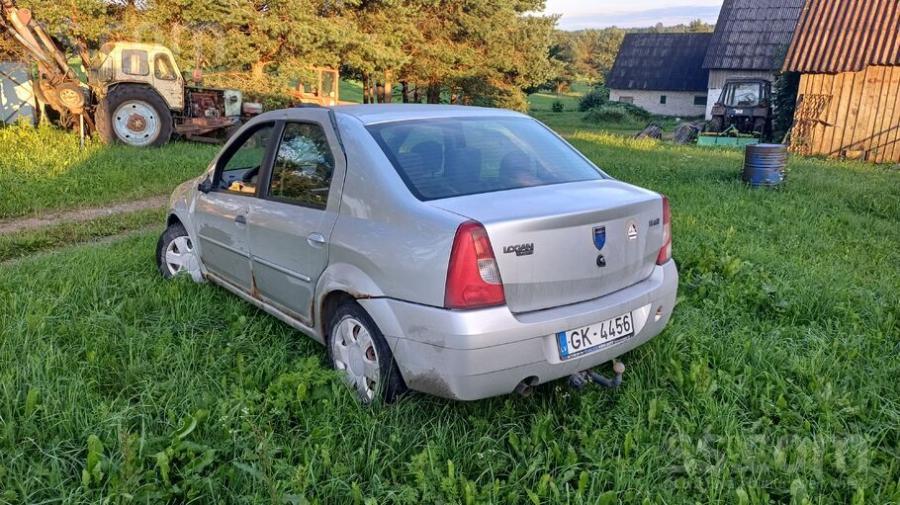 Dacia Logan 2007 in Riga, with an engine capacity of 1.60 L and mileage of 248 thousand km for 260 €, photo 4 on AUTOMOTO.COM.LV