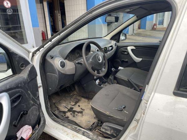 Balts Dacia Logan 2012 Klaipėda, ar dzinēja tilpumu 1.50 L un nobraukumu 220 tūkst. km par 650 €, foto 1 vietnē AUTOMOTO.COM.LV