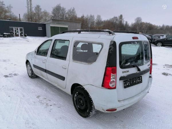 White Dacia Logan 2011 in Marijampole, with an engine capacity of 1.60 L and mileage of 117 thousand km for 1450 €, photo 4 on AUTOMOTO.COM.LV