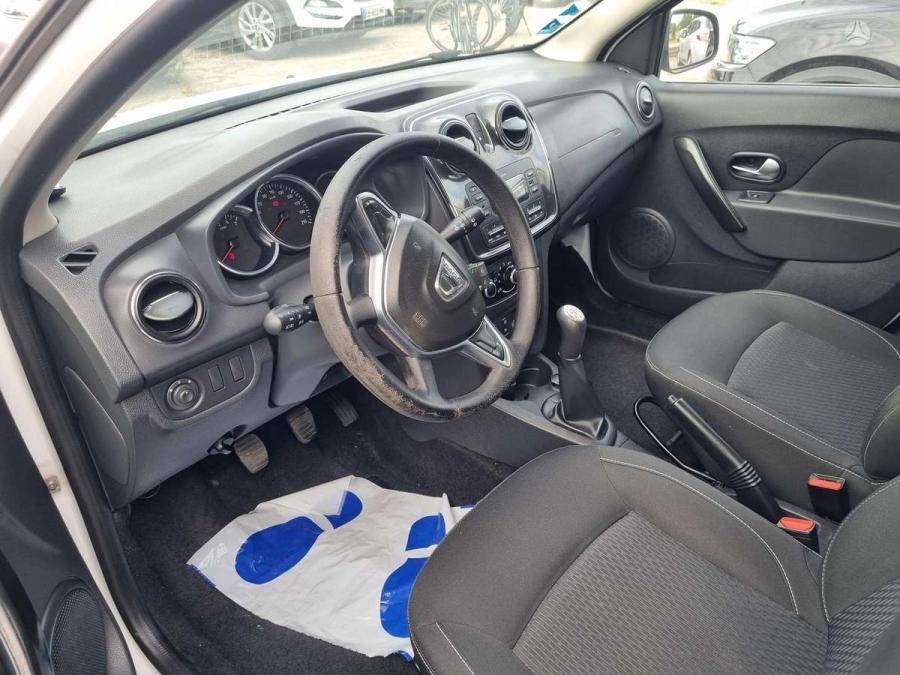 White Dacia Logan 2019 in Taurage, with an engine capacity of 1.50 L and mileage of 256 thousand km for 4200 €, photo 4 on AUTOMOTO.COM.LV