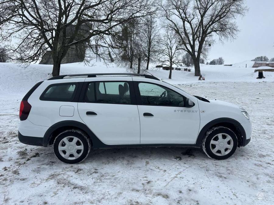 Balts Dacia Logan 2020 Kauņa, ar dzinēja tilpumu 0.90 L un nobraukumu 134 tūkst. km par 6550 €, foto 4 vietnē AUTOMOTO.COM.LV