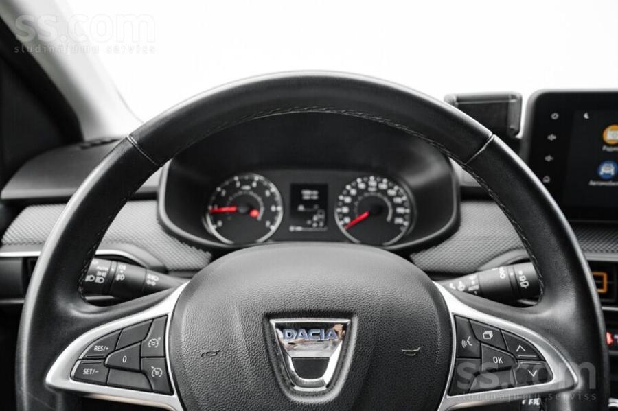 Black Dacia Sandero 2021 in Riga, with an engine capacity of 1.00 L and mileage of 56 thousand km for 12650 €, photo 11 on AUTOMOTO.COM.LV