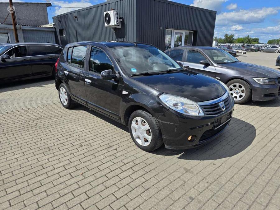 Black Dacia Sandero 2010 in Marijampole, with an engine capacity of 1.15 L and mileage of 230 thousand km for 1500 €, photo 3 on AUTOMOTO.COM.LV