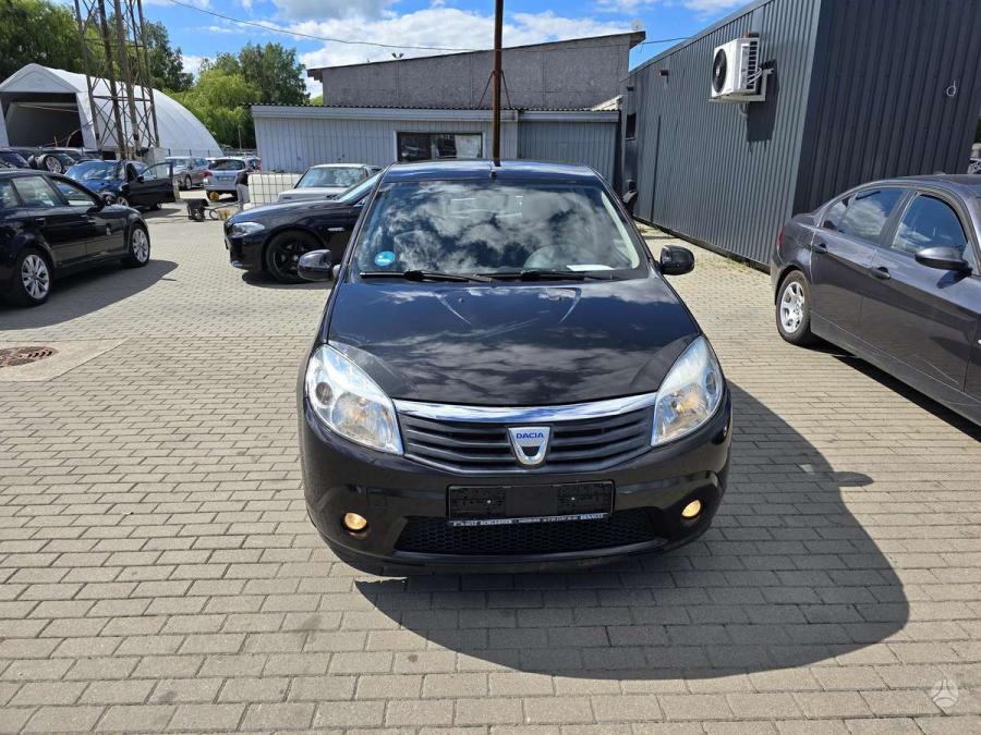 Black Dacia Sandero 2010 in Marijampole, with an engine capacity of 1.15 L and mileage of 230 thousand km for 1500 €, photo 4 on AUTOMOTO.COM.LV
