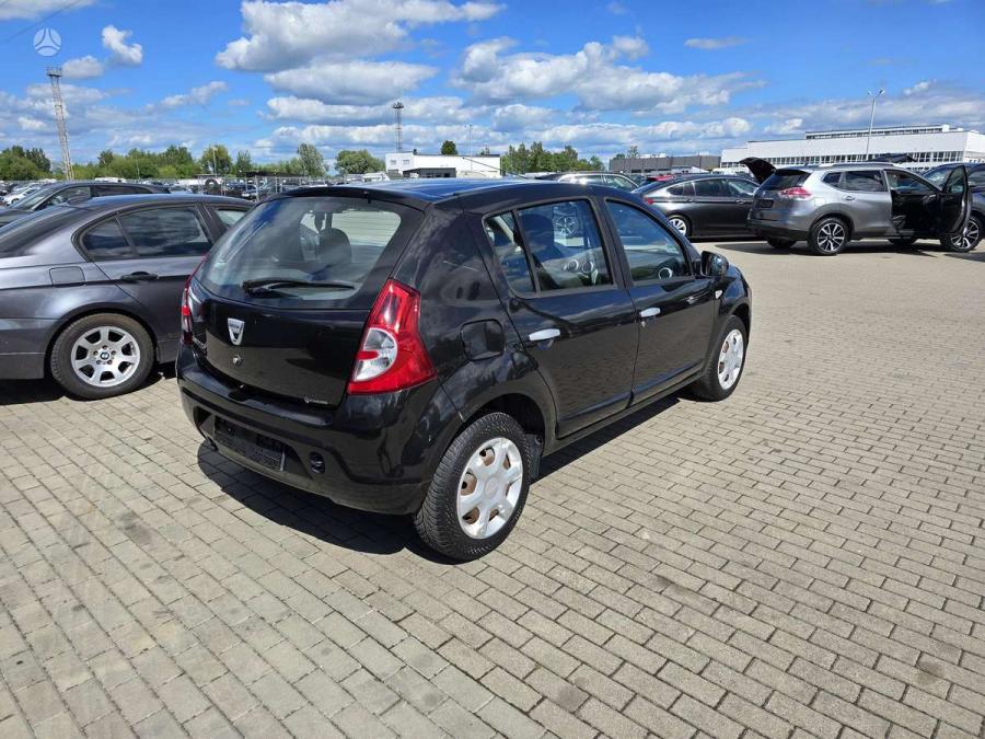 Black Dacia Sandero 2010 in Marijampole, with an engine capacity of 1.15 L and mileage of 230 thousand km for 1500 €, photo 5 on AUTOMOTO.COM.LV
