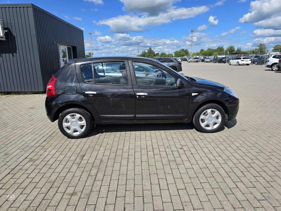 Black Dacia Sandero 2010 in Marijampole, with an engine capacity of 1.15 L and mileage of 230 thousand km for 1500 €, photo 7 on AUTOMOTO.COM.LV