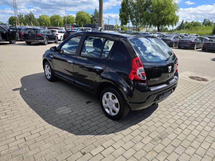 Black Dacia Sandero 2010 in Marijampole, with an engine capacity of 1.15 L and mileage of 230 thousand km for 1500 €, photo 8 on AUTOMOTO.COM.LV