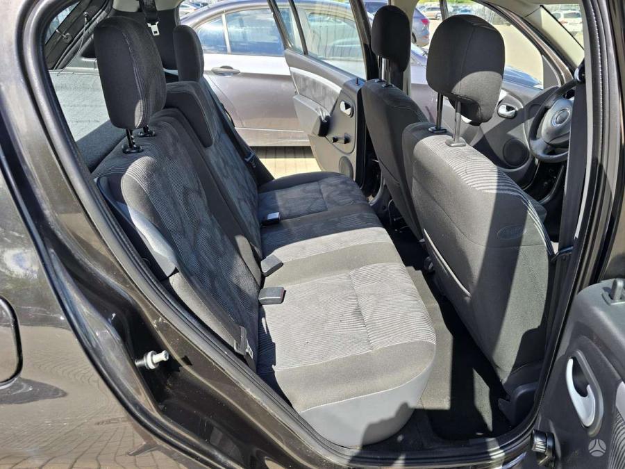 Black Dacia Sandero 2010 in Marijampole, with an engine capacity of 1.15 L and mileage of 230 thousand km for 1500 €, photo 15 on AUTOMOTO.COM.LV
