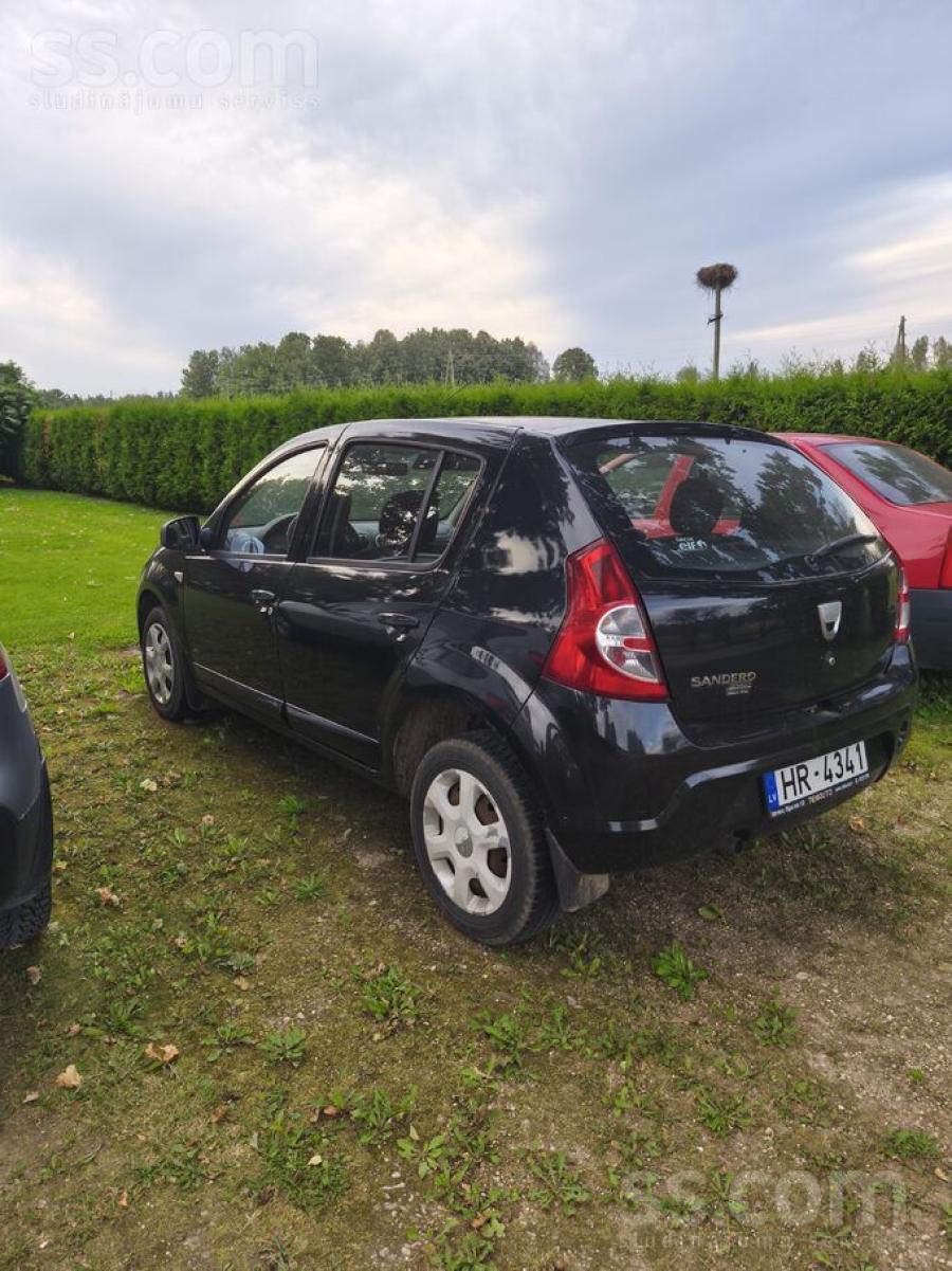 Melns Dacia Sandero 2011 Valmiera, ar dzinēja tilpumu 1.40 L un nobraukumu 117 tūkst. km par 1900 €, foto 1 vietnē AUTOMOTO.COM.LV