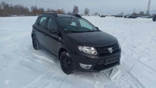 Black Dacia Sandero 2013 in Marijampole, with an engine capacity of 1.46 L and mileage of 270 thousand km for 3400 €, photo 3 on AUTOMOTO.COM.LV