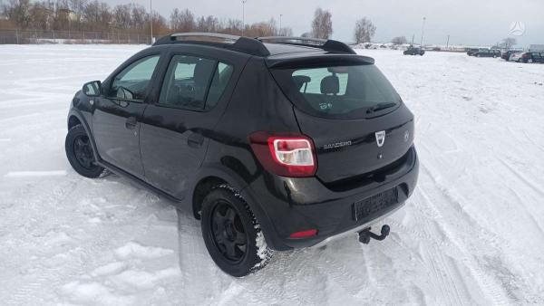 Black Dacia Sandero 2013 in Marijampole, with an engine capacity of 1.46 L and mileage of 270 thousand km for 3400 €, photo 6 on AUTOMOTO.COM.LV