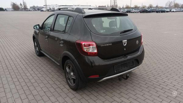 Black Dacia Sandero 2013 in Marijampole, with an engine capacity of 1.46 L and mileage of 276 thousand km for 2950 €, photo 5 on AUTOMOTO.COM.LV