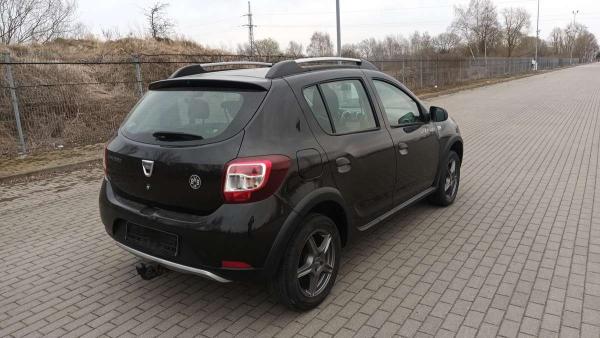 Black Dacia Sandero 2013 in Marijampole, with an engine capacity of 1.46 L and mileage of 276 thousand km for 2950 €, photo 6 on AUTOMOTO.COM.LV