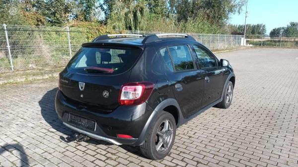 Black Dacia Sandero 2013 in Marijampole, with an engine capacity of 1.46 L and mileage of 270 thousand km for 2900 €, photo 4 on AUTOMOTO.COM.LV