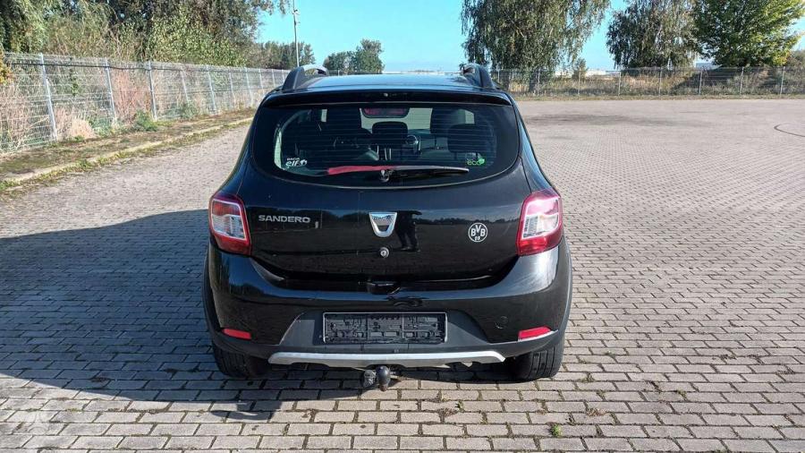 Black Dacia Sandero 2013 in Marijampole, with an engine capacity of 1.46 L and mileage of 270 thousand km for 2900 €, photo 5 on AUTOMOTO.COM.LV