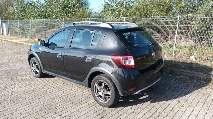 Black Dacia Sandero 2013 in Marijampole, with an engine capacity of 1.46 L and mileage of 270 thousand km for 2900 €, photo 7 on AUTOMOTO.COM.LV