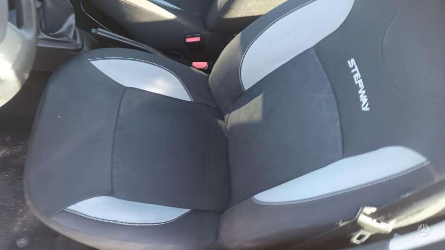 Black Dacia Sandero 2013 in Marijampole, with an engine capacity of 1.46 L and mileage of 270 thousand km for 2900 €, photo 12 on AUTOMOTO.COM.LV