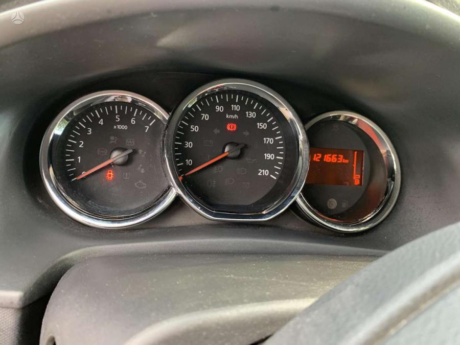 Black Dacia Sandero 2015 in Kaunas, with an engine capacity of 1.46 L and mileage of 122 thousand km for 3900 €, photo 4 on AUTOMOTO.COM.LV