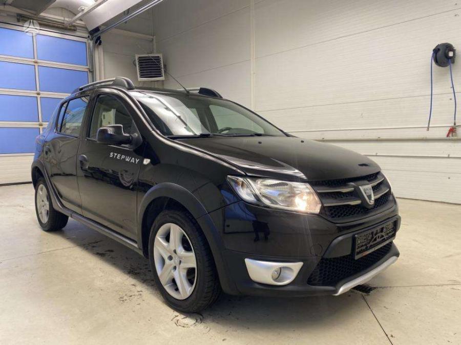 Black Dacia Sandero 2016 in Radviliskis, with an engine capacity of 1.46 L and mileage of 160 thousand km for 5450 €, photo 3 on AUTOMOTO.COM.LV