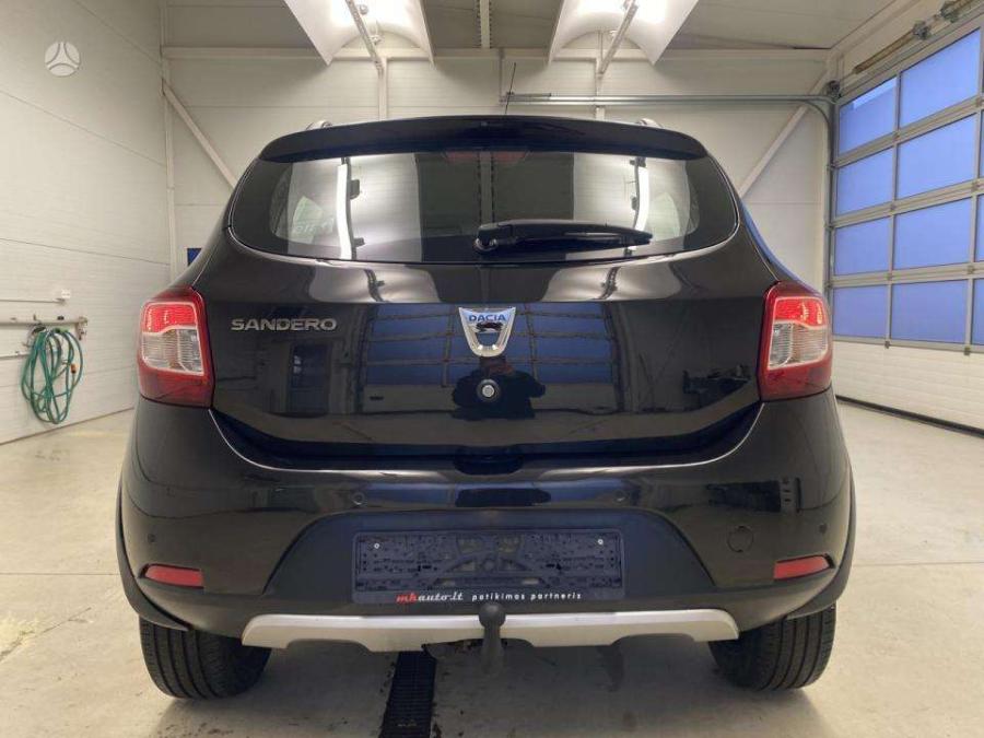 Black Dacia Sandero 2016 in Radviliskis, with an engine capacity of 1.46 L and mileage of 160 thousand km for 5450 €, photo 6 on AUTOMOTO.COM.LV