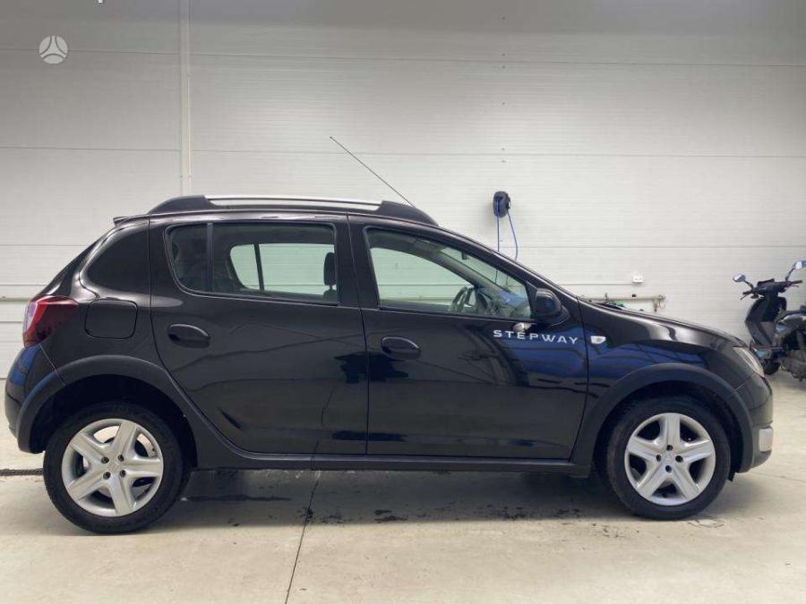 Melns Dacia Sandero 2016 Radviliškis, ar dzinēja tilpumu 1.46 L un nobraukumu 160 tūkst. km par 4850 €, foto 8 vietnē AUTOMOTO.COM.LV