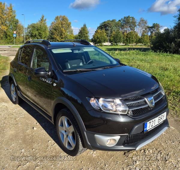 Black Dacia Sandero 2016 in Tallinn, with an engine capacity of 1.50 L and mileage of 61 thousand km for 5590 €, photo 3 on AUTOMOTO.COM.LV