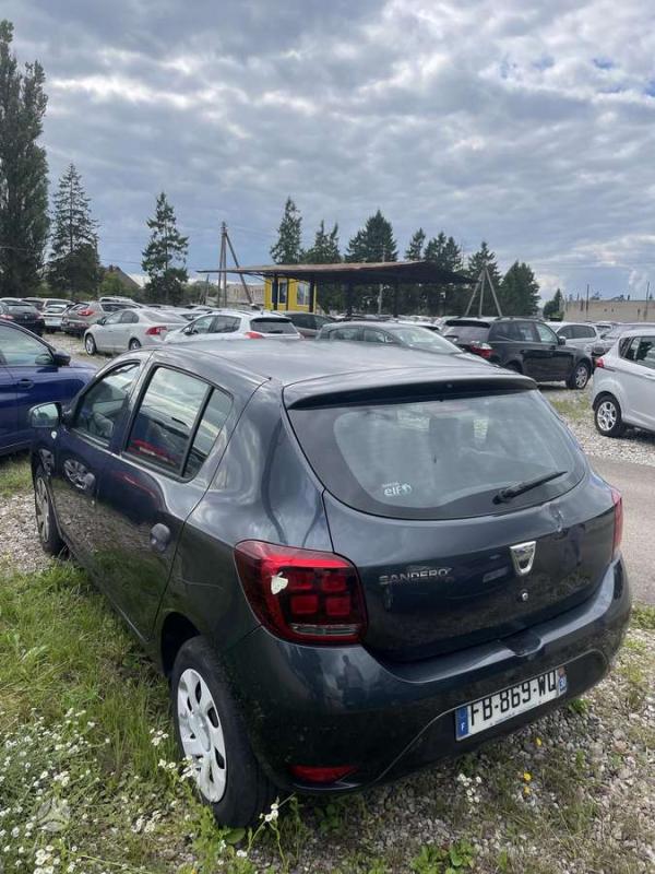 Black Dacia Sandero 2018 in Taurage, with an engine capacity of 0.90 L and mileage of 285 thousand km for 2600 €, photo 4 on AUTOMOTO.COM.LV