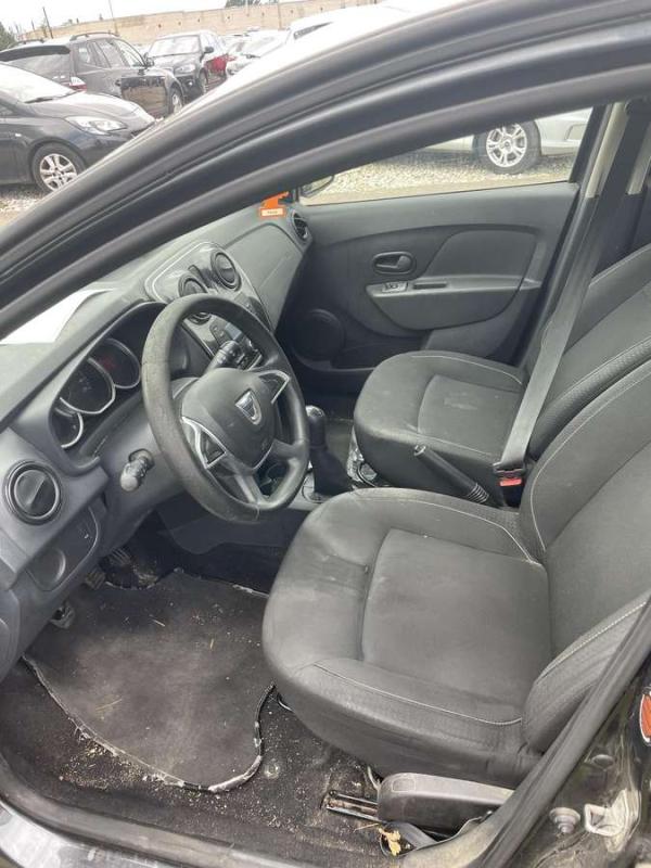 Black Dacia Sandero 2018 in Taurage, with an engine capacity of 0.90 L and mileage of 285 thousand km for 2600 €, photo 7 on AUTOMOTO.COM.LV