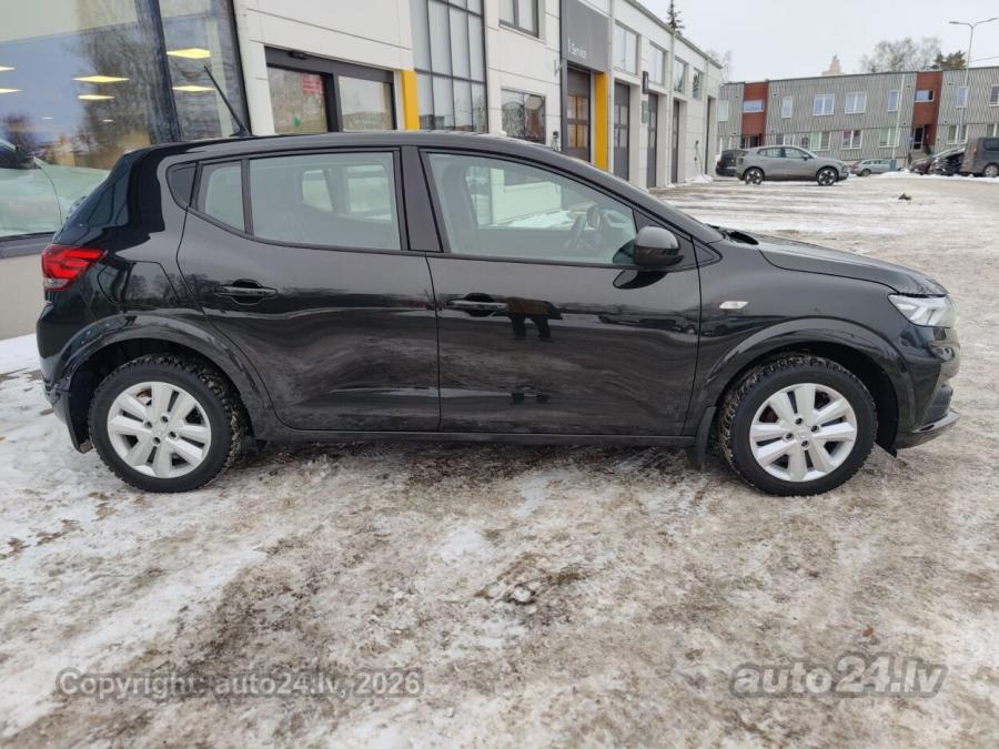 Black Dacia Sandero 2021 in Tartu, with an engine capacity of 1.00 L and mileage of 31 thousand km for 10490 €, photo 2 on AUTOMOTO.COM.LV