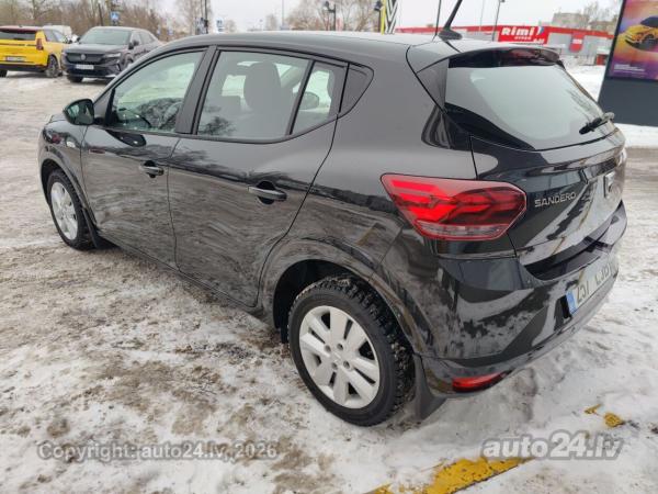 Black Dacia Sandero 2021 in Tartu, with an engine capacity of 1.00 L and mileage of 31 thousand km for 10490 €, photo 5 on AUTOMOTO.COM.LV