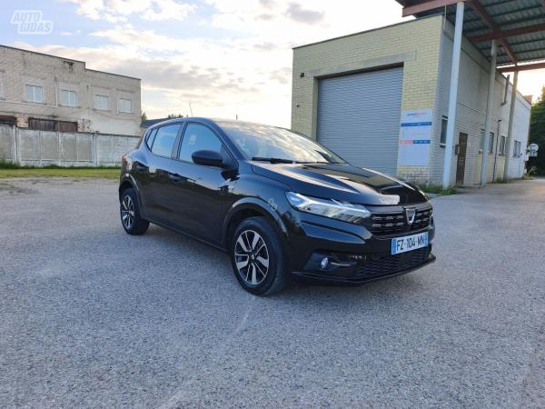 Black Dacia Sandero 2021 in Anyksciai, with an engine capacity of 1.00 L and mileage of 26 thousand km for 7400 €, photo 3 on AUTOMOTO.COM.LV