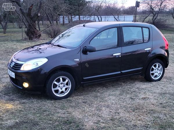 Black Dacia Sandero 2010 in Vilkaviskis, with an engine capacity of 1.40 L and mileage of 200 thousand km for 1650 €, photo 1 on AUTOMOTO.COM.LV