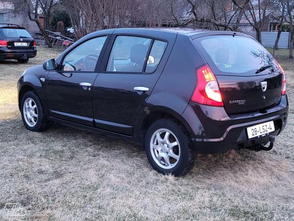 Black Dacia Sandero 2010 in Vilkaviskis, with an engine capacity of 1.40 L and mileage of 200 thousand km for 1650 €, photo 2 on AUTOMOTO.COM.LV