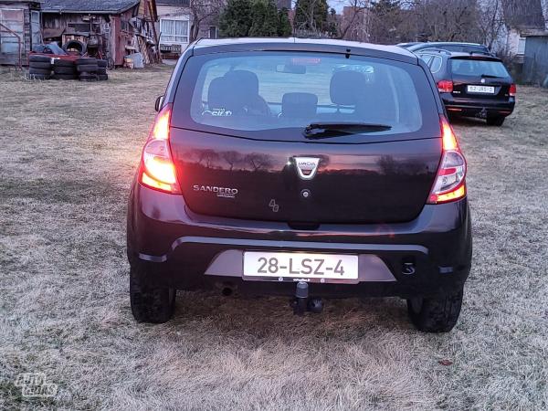 Black Dacia Sandero 2010 in Vilkaviskis, with an engine capacity of 1.40 L and mileage of 200 thousand km for 1650 €, photo 3 on AUTOMOTO.COM.LV