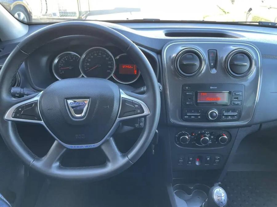 Blue Dacia Sandero 2019 in Talsi, with an engine capacity of 0.90 L and mileage of 127 thousand km for 5800 €, photo 18 on AUTOMOTO.COM.LV
