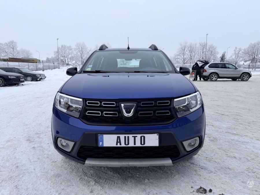 Blue Dacia Sandero 2020 in Taurage, with an engine capacity of 1.46 L and mileage of 120 thousand km for 6999 €, photo 2 on AUTOMOTO.COM.LV