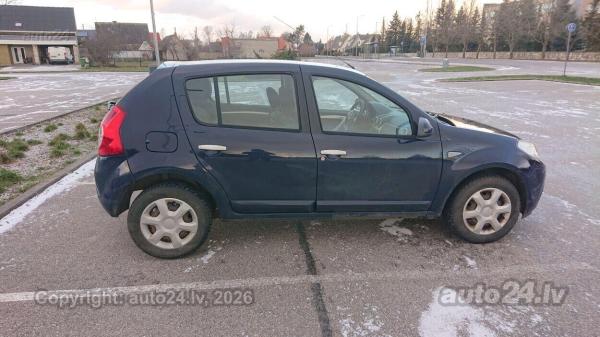 Zils Dacia Sandero 2011 Kuresāre, ar dzinēja tilpumu 1.60 L un nobraukumu 155 tūkst. km par 2400 €, foto 3 vietnē AUTOMOTO.COM.LV