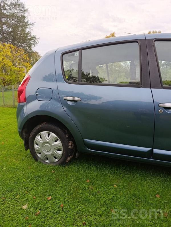 Zils Dacia Sandero 2011 Alūksne, ar dzinēja tilpumu 1.50 L un nobraukumu 235 tūkst. km par 1950 €, foto 4 vietnē AUTOMOTO.COM.LV