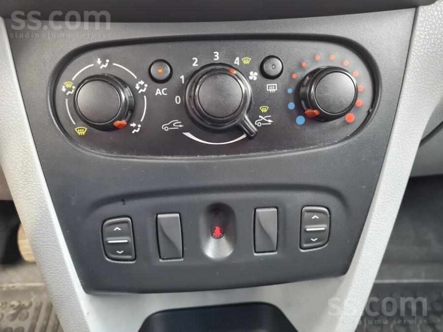 Zils Dacia Sandero 2013 Ogre, ar dzinēja tilpumu 1.20 L un nobraukumu 0 tūkst. km par 2990 €, foto 7 vietnē AUTOMOTO.COM.LV