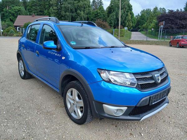Blue Dacia Sandero 2015 in Kelme, with an engine capacity of 0.90 L and mileage of 130 thousand km for 5000 €, photo 1 on AUTOMOTO.COM.LV