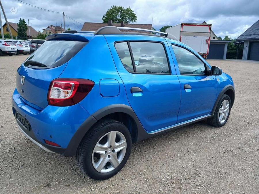 Blue Dacia Sandero 2015 in Kelme, with an engine capacity of 0.90 L and mileage of 130 thousand km for 5000 €, photo 4 on AUTOMOTO.COM.LV