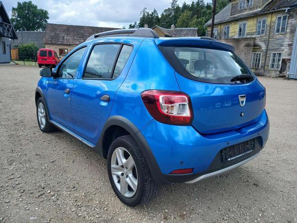 Blue Dacia Sandero 2015 in Kelme, with an engine capacity of 0.90 L and mileage of 130 thousand km for 5000 €, photo 4 on AUTOMOTO.COM.LV