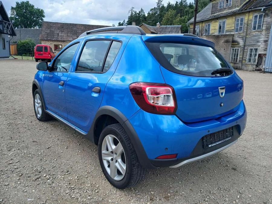 Blue Dacia Sandero 2015 in Kelme, with an engine capacity of 0.90 L and mileage of 130 thousand km for 5000 €, photo 5 on AUTOMOTO.COM.LV