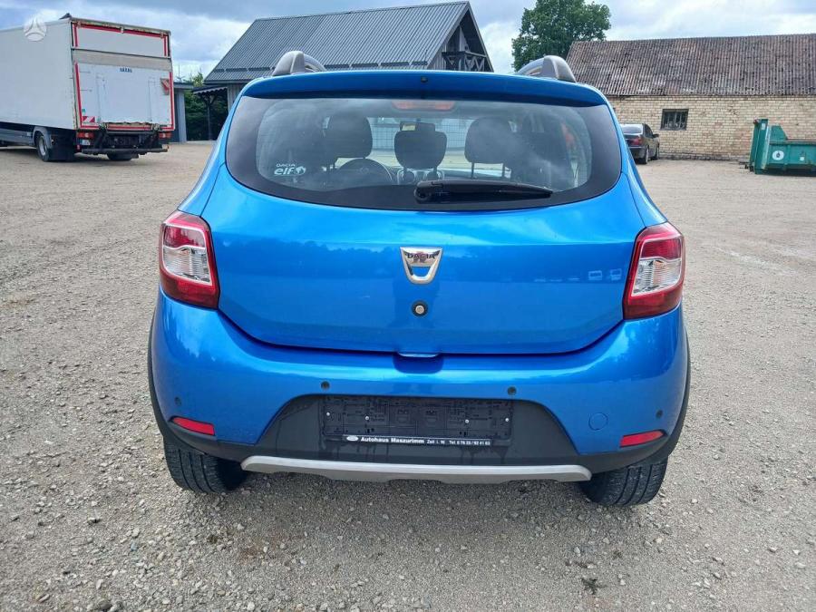 Blue Dacia Sandero 2015 in Kelme, with an engine capacity of 0.90 L and mileage of 130 thousand km for 5000 €, photo 7 on AUTOMOTO.COM.LV